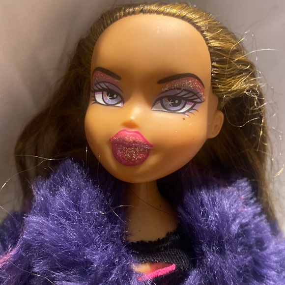 MGA | Toys | Mga Welcome To Fabulous Bratz Starring Yasmin Doll Las ...